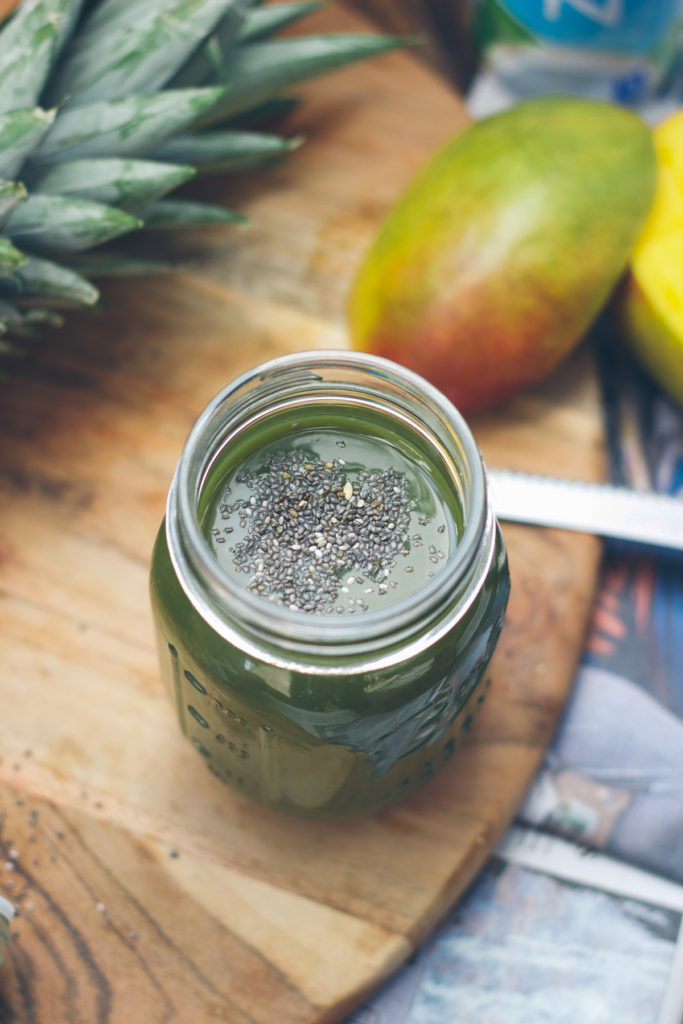 Mango Chia Seed Detox Smoothie | Lows to Luxe